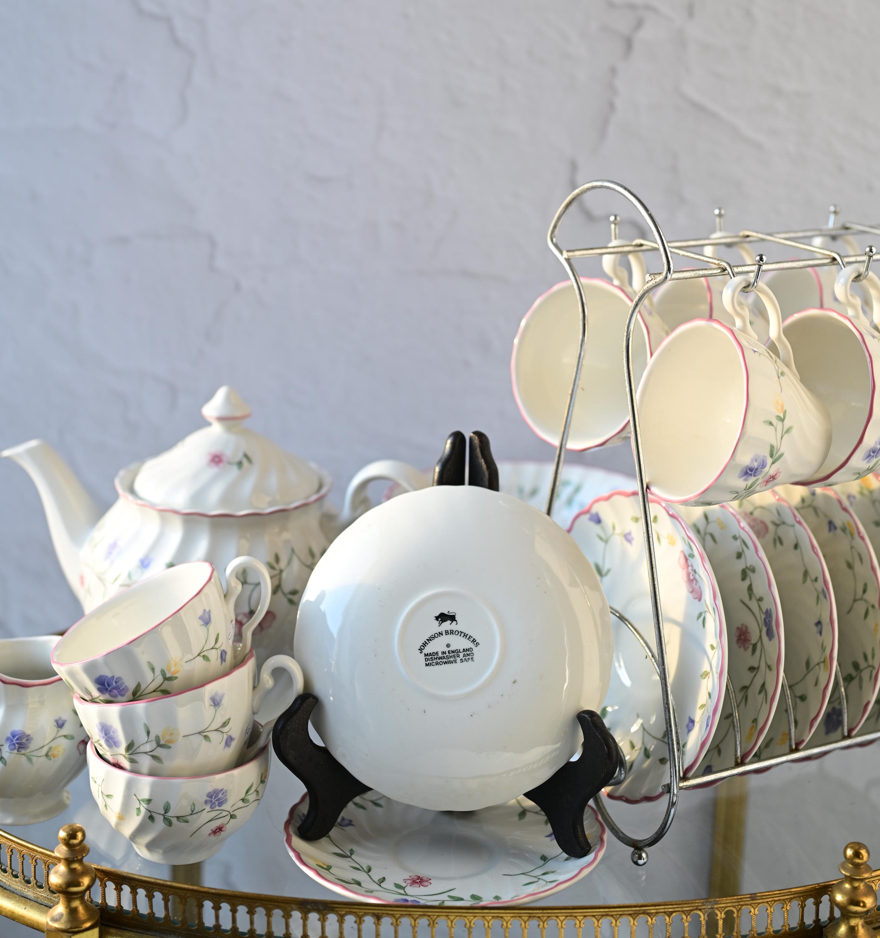Vintage Charming Johnson Brothers Summer Chintz China Set for 8 ...