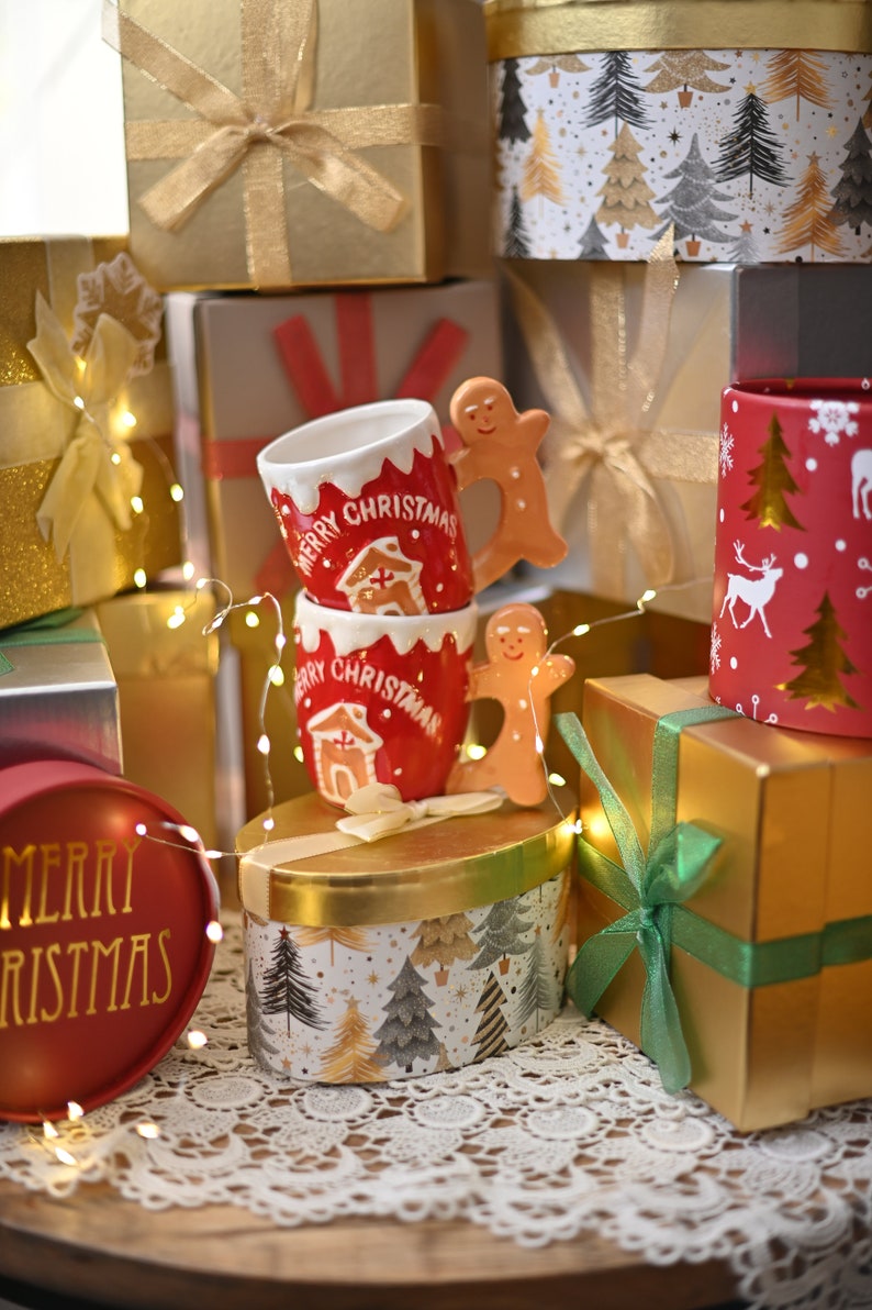 Kerstbeker Met Peperkoek Man Keramiek Red Cup With Ear in Shape ...