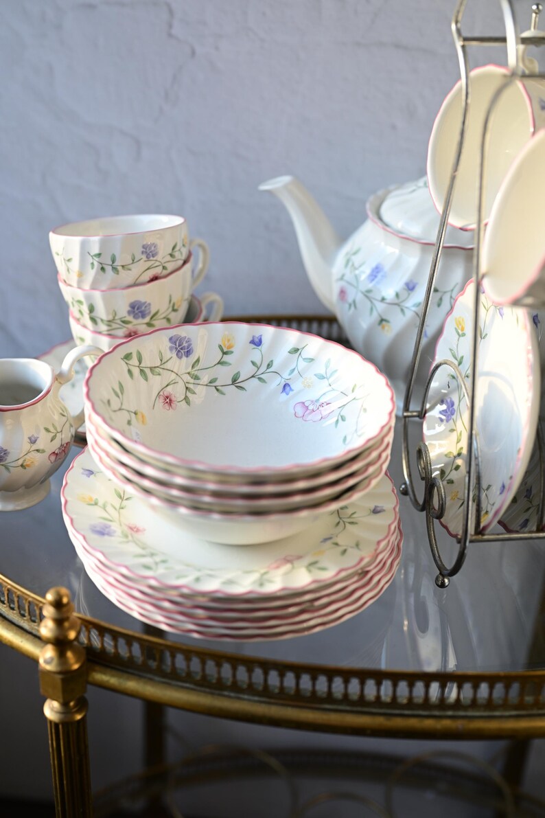 Vintage Charming Johnson Brothers Summer Chintz China Set for 8 ...