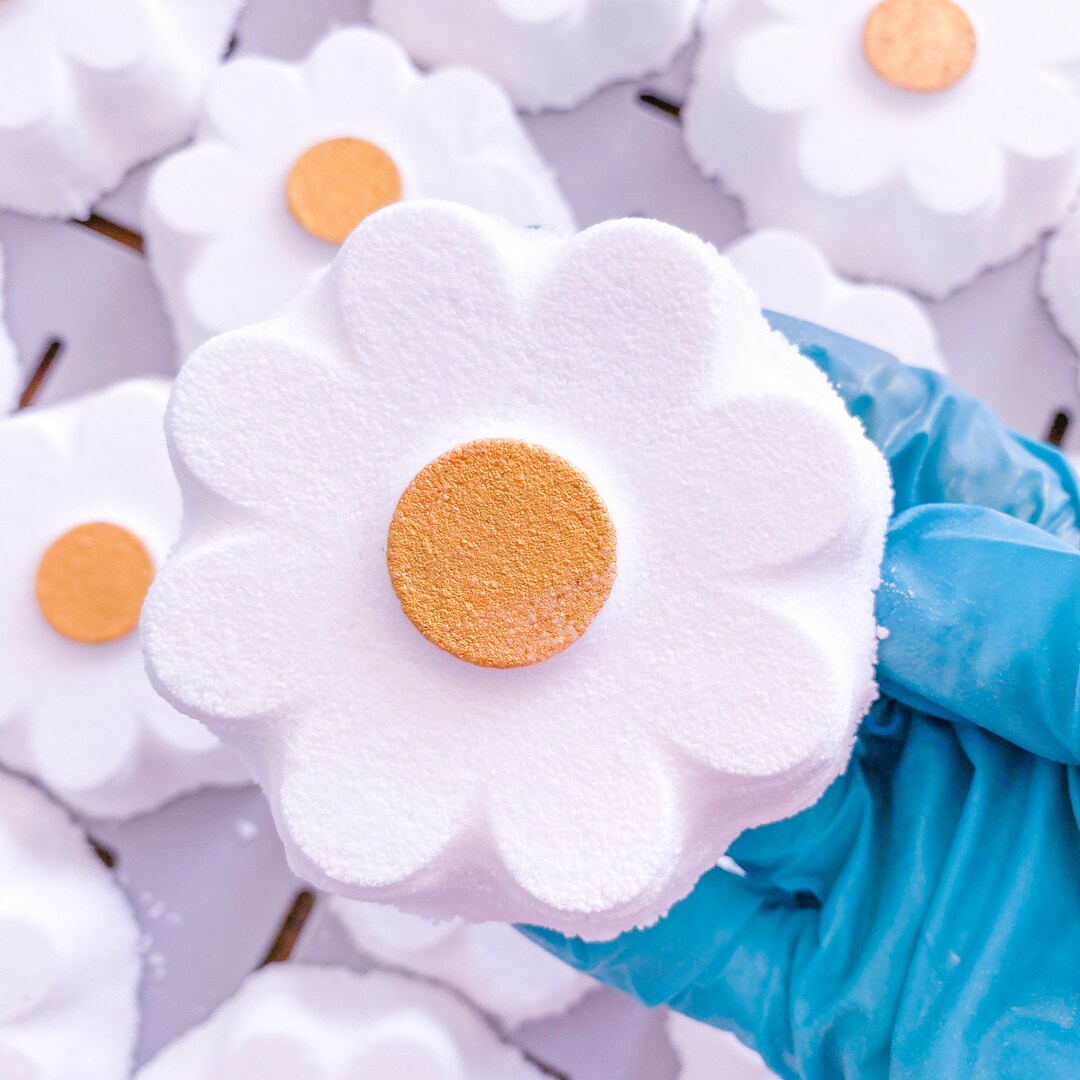 Daisy Bath Bomb - Etsy