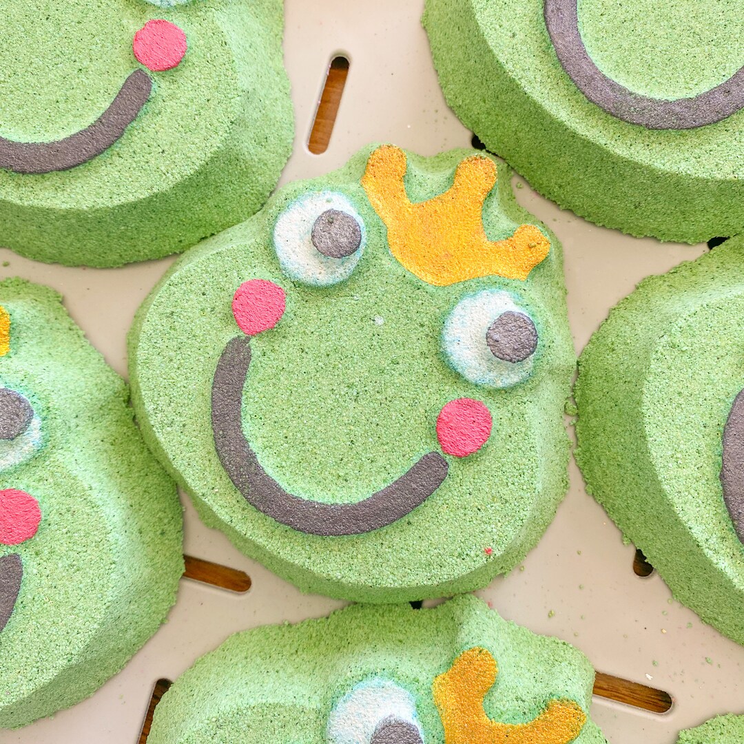Frog Bath Bomb - Cute Animal Bath Bomb - Cottage Core Bath Bomb - Green ...