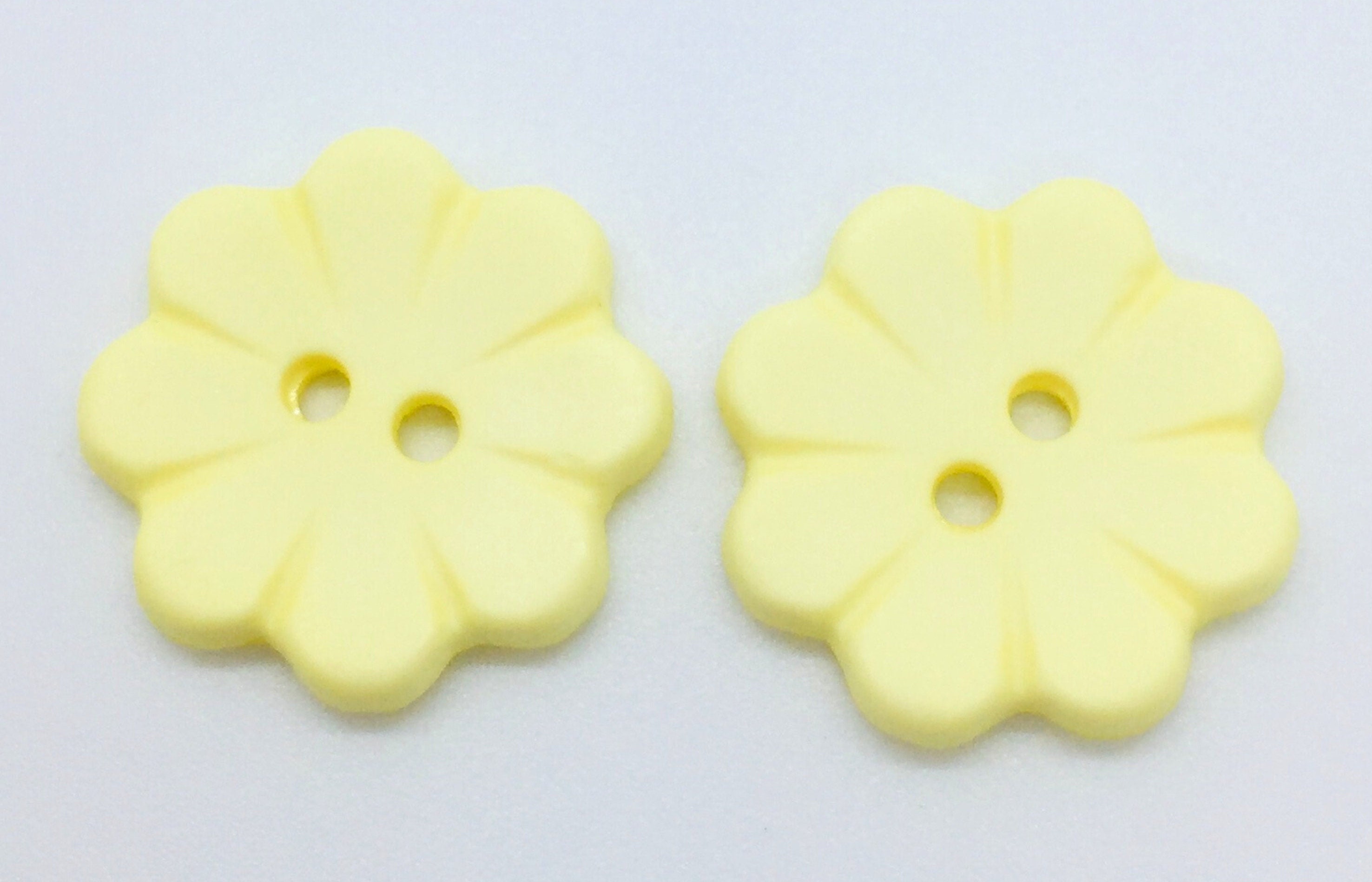 Flower Button Cream Colored Button Diameter is 23mm Gift - Etsy