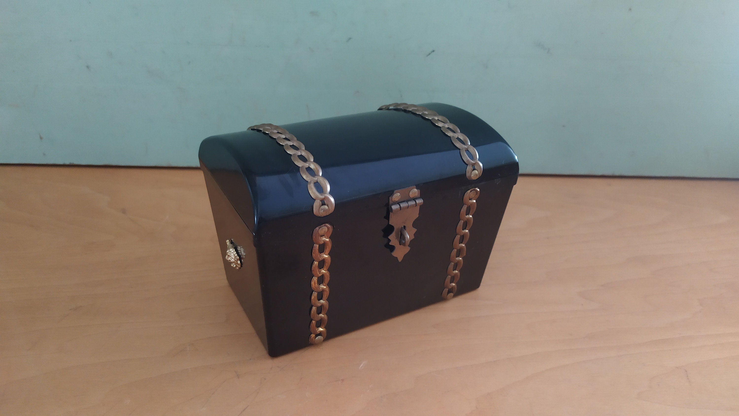 Vintage Playhouse Childrens Black Casket Treasure Trunk Box Pirate Gold ...