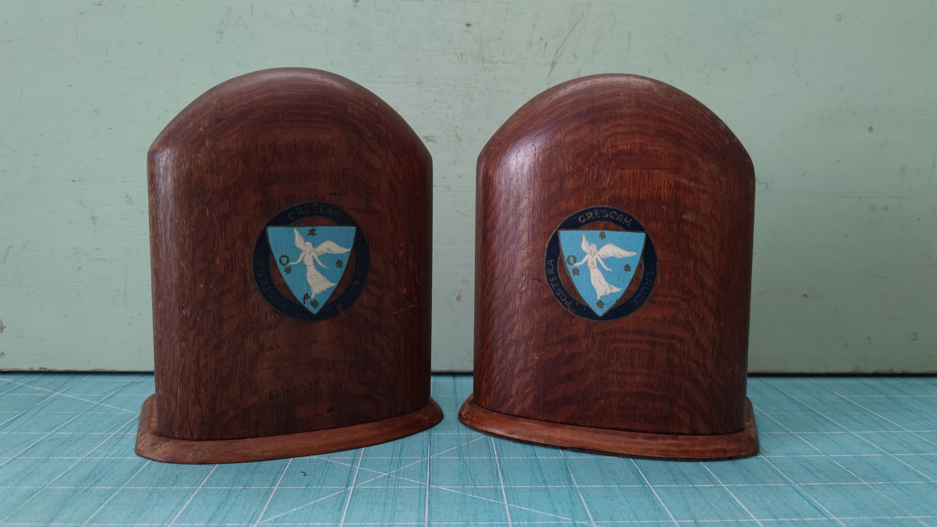 Antique University of Melbourne Unimelb Wood Bookends Postera Crescam ...