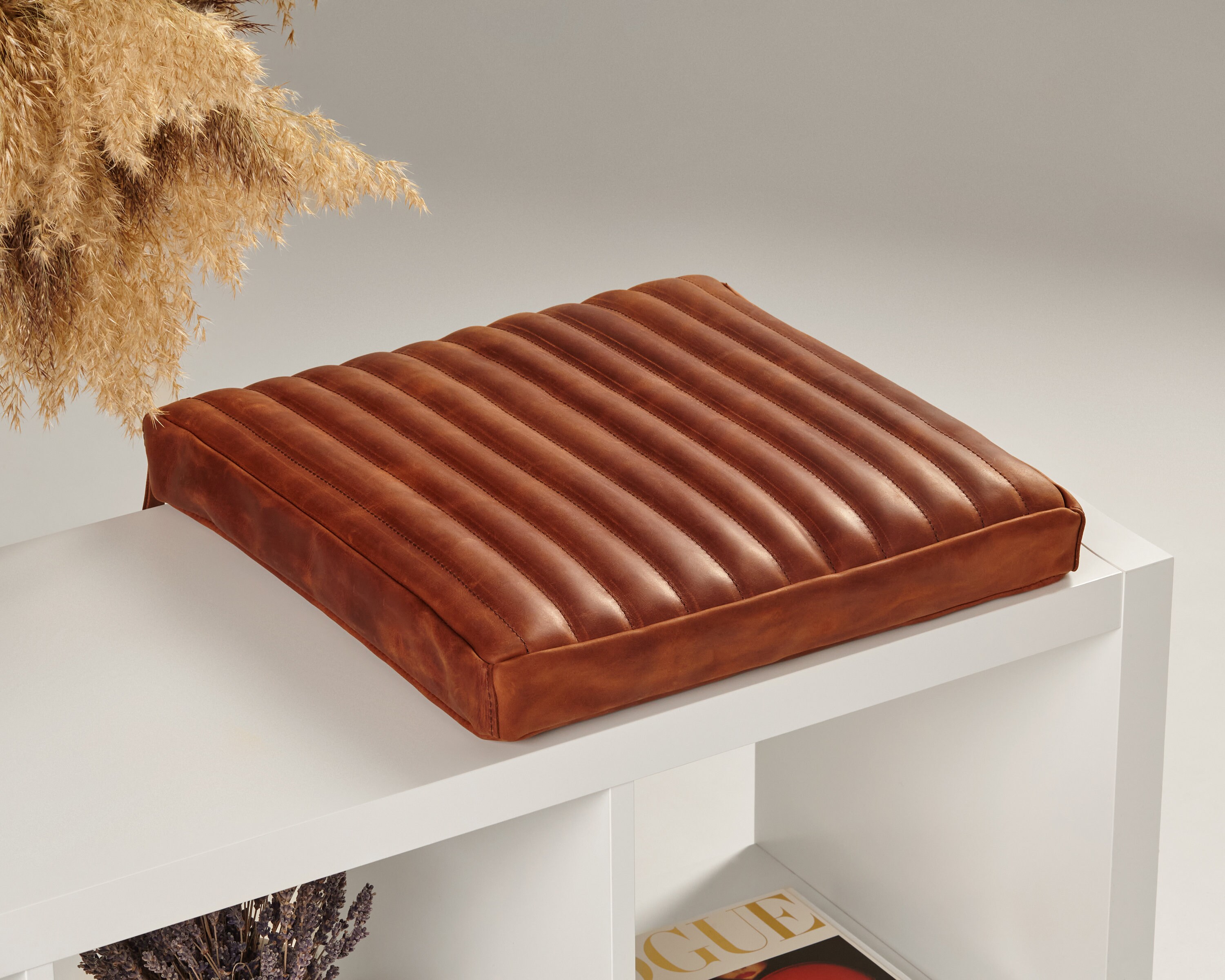 Classic Tufted Leather Bench Cushion. Custom Leather Cushion Classic Tufted Leather Bench Cushion. Custom Leather Cushion