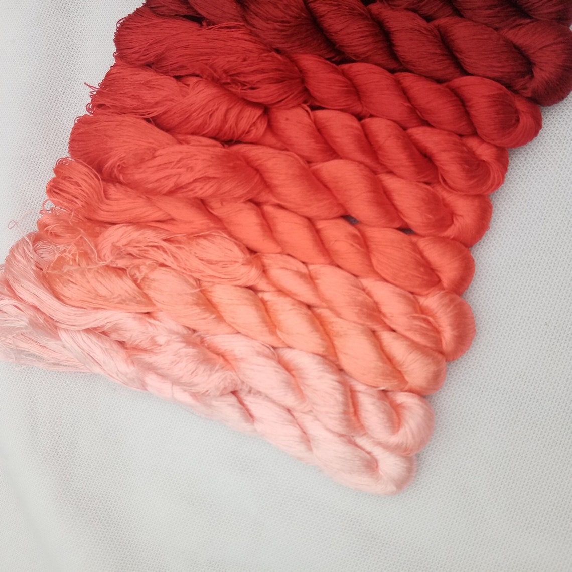 Hilo de seda tonos de color rojo 13 madejas / hilo de seda de bordado ...