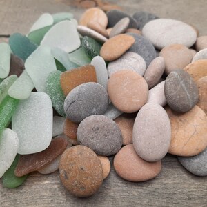 Bulk of Beach Pebbles and Sea Glass, 100 Pieces, Flat & Colorful ...