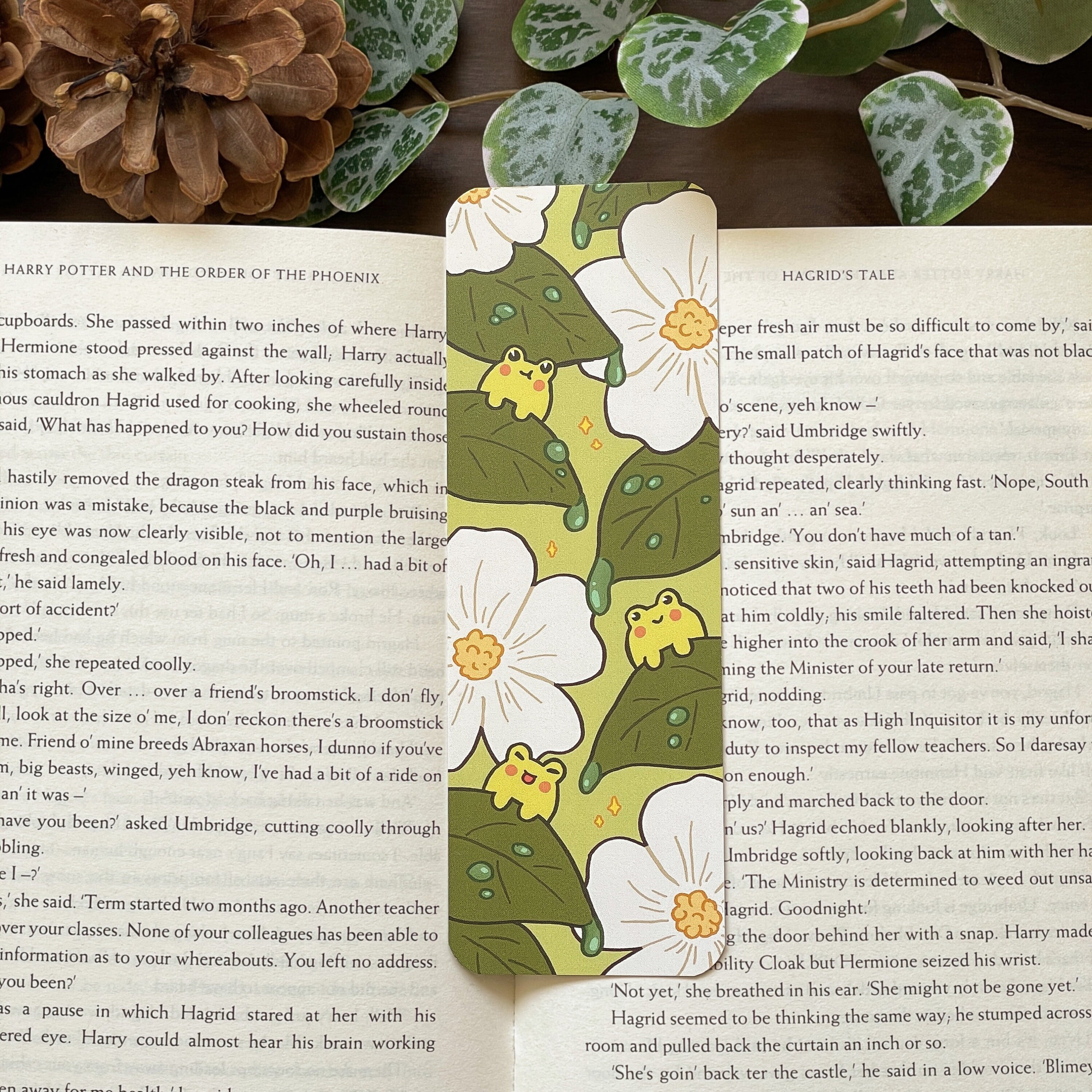 Frogs - Bookmark | Digital Art, Illustration, Books, Reading, Kawaii ...
