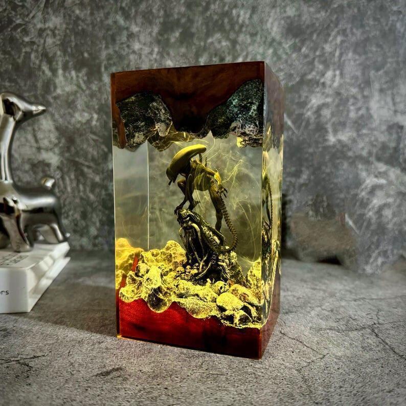 Alien Xenomorph Space Monster Night Light LED Anime Night Light ...