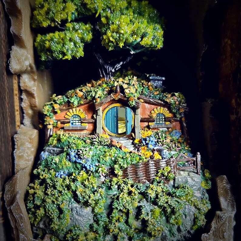 Hobbit House Book Nook, Lord of the Rings Decor, Bag End Diorama ...