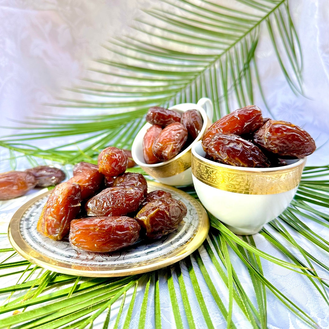 Large Rutab MEDJOOL Dates - Very Juicy, Soft, & Sweet Date Fruit ...