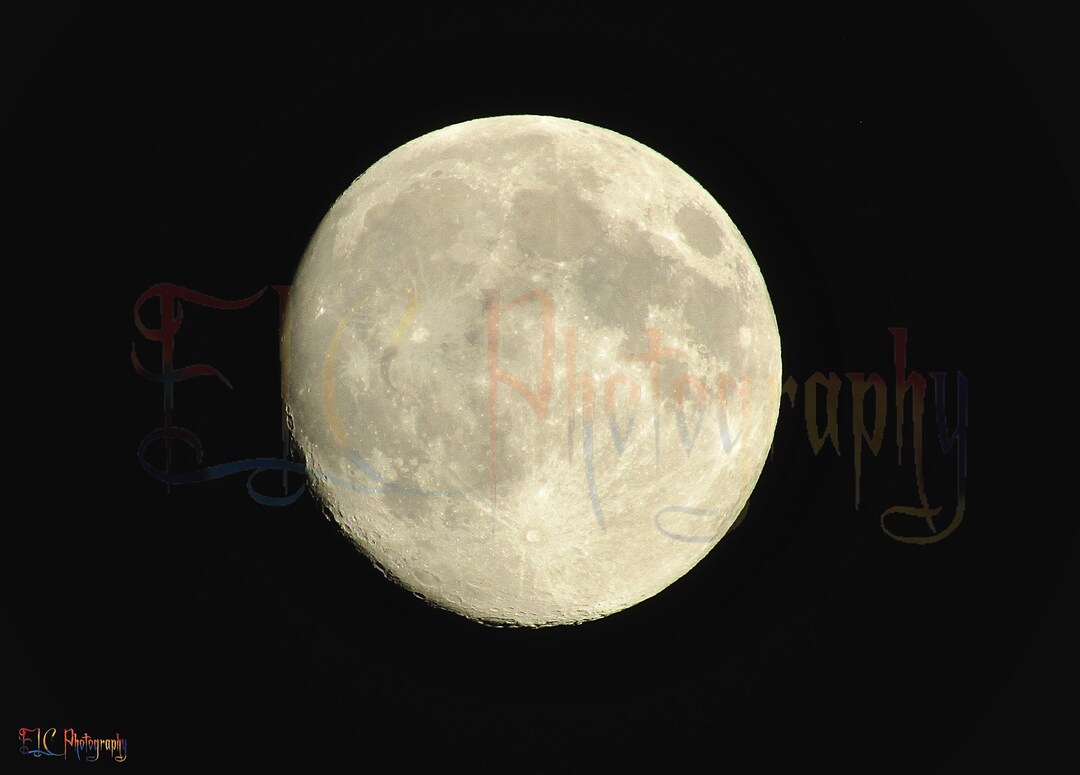 Full Moon - Fascinating Lunar Photo With Brilliant Detail of Full Moon ...