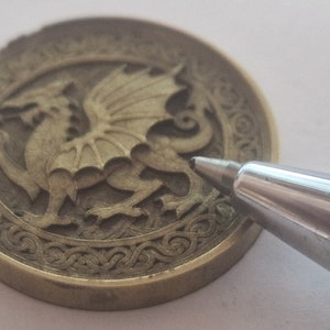 COINS Welsh Dragon With Celtic Knot Surround 3D Sculpture - Perfect for ...