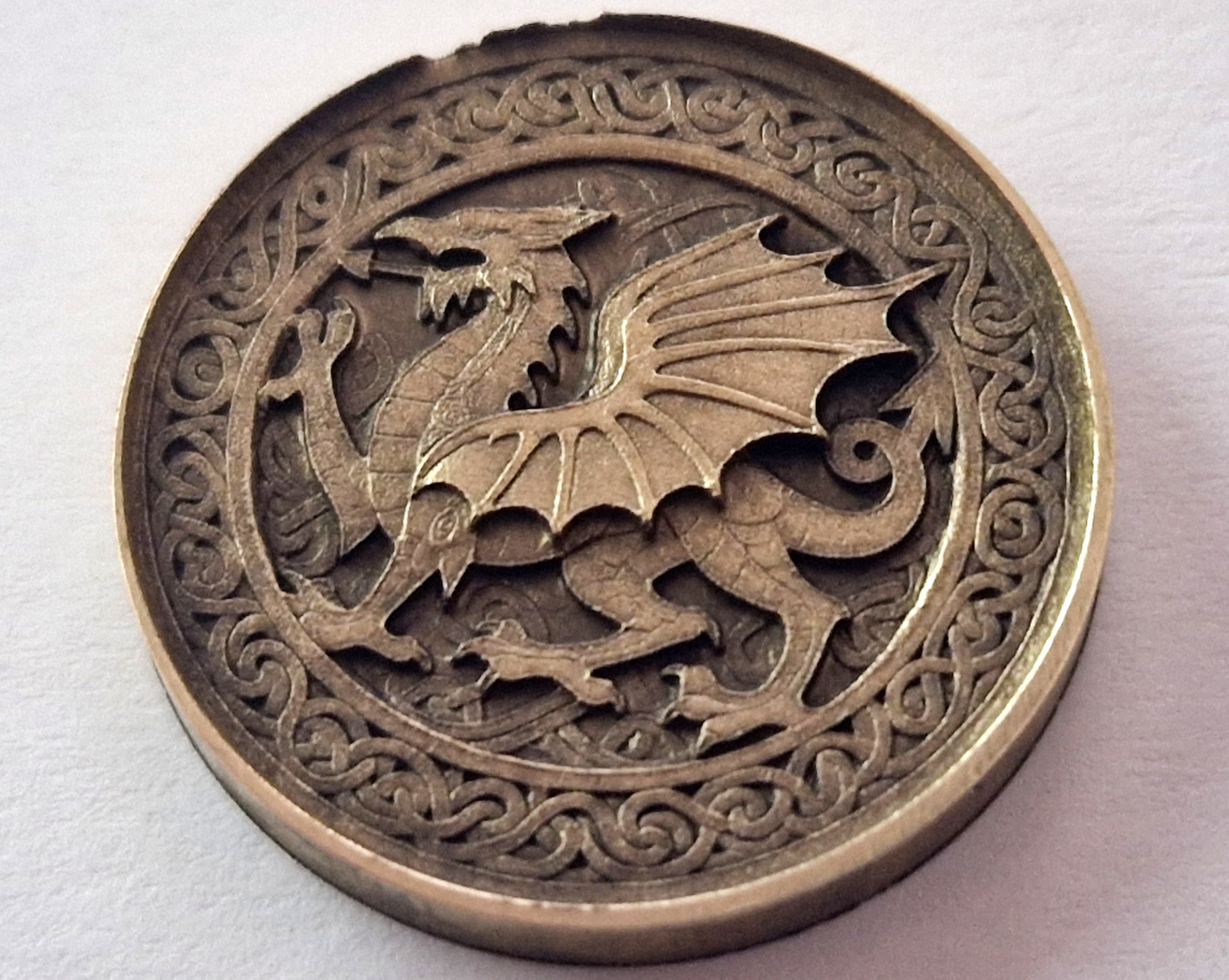 COINS Welsh Dragon With Celtic Knot Surround 3D Sculpture - Perfect for ...
