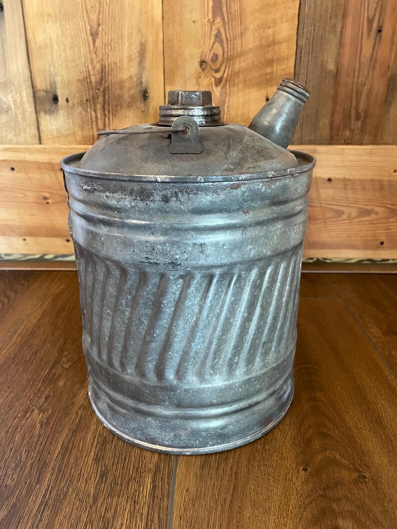 TEXACO Style Vintage Galvanized 2 Gallon Gas Can - REFINISHED - Etsy