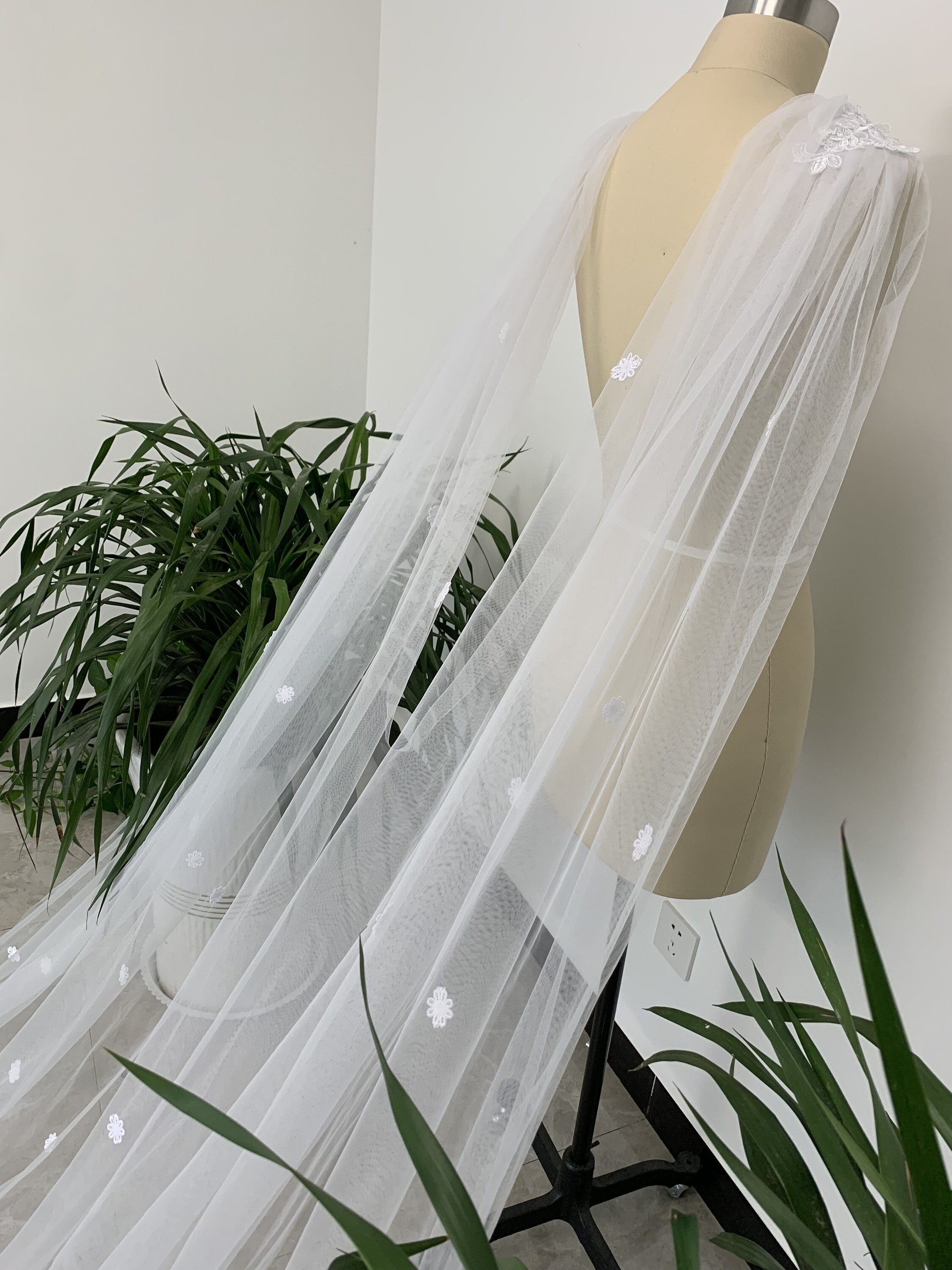 Luxurious Bridal Shawl White or Ivory Tulle Shawl Cathedral - Etsy