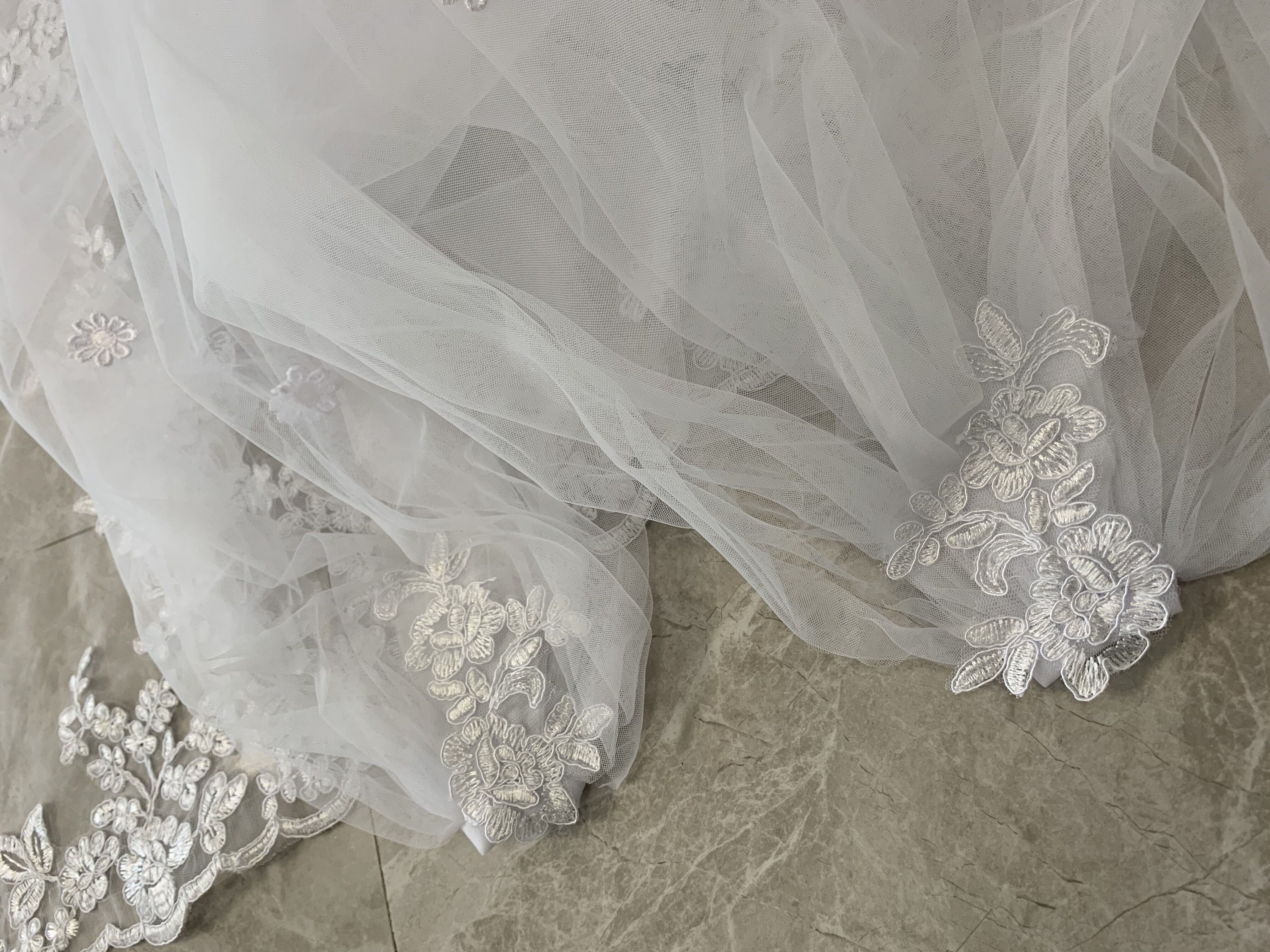 Luxurious Bridal Shawl White or Ivory Tulle Shawl Cathedral - Etsy