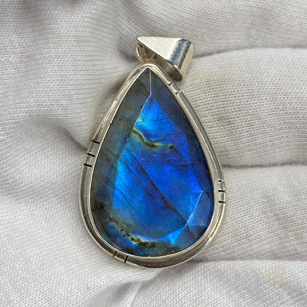Rainbow Labradorite Pendant - Etsy