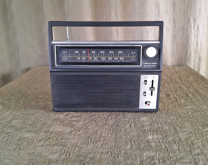 Vintage Realistic Portable Radio. Mid Century Radio. - Etsy