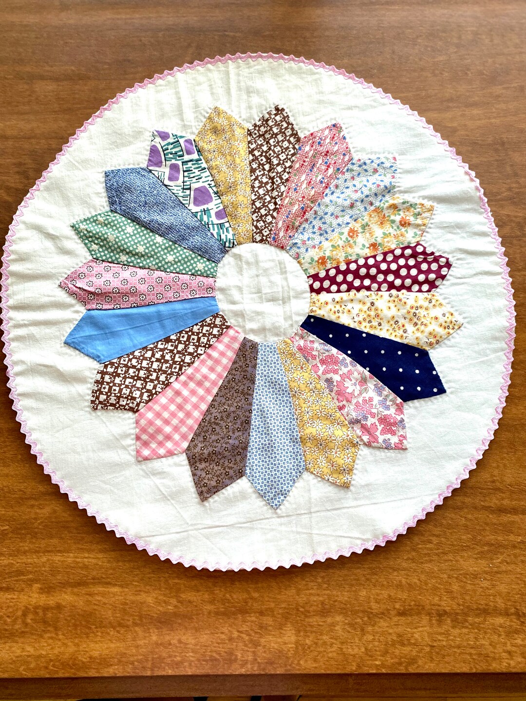 Dresden Plate Table Topper, Hand Quilted Round Coffee Table Topper ...