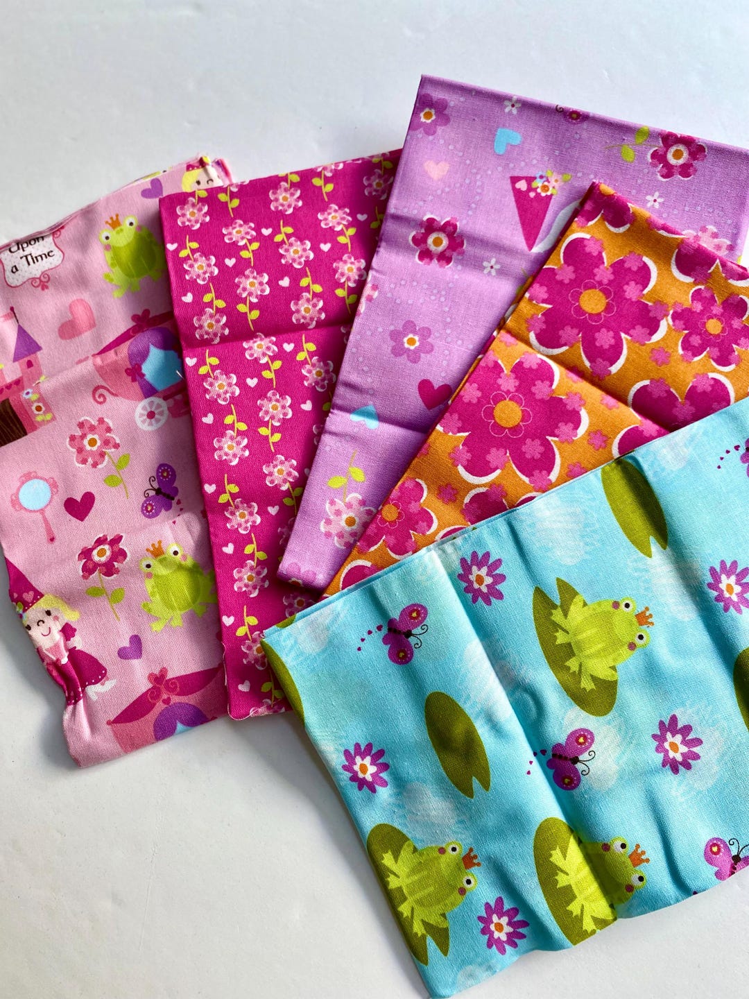 Jo-ann Novelty 2 Bundle Fat Quarter Bundle 5pc (18”x21” Cuts) - Etsy
