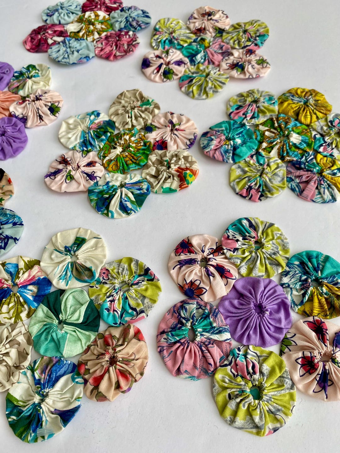 Eight Vintage Floral Yo Yo Flowers: 56 Cotton Fabric Yoyos, DIY Craft ...