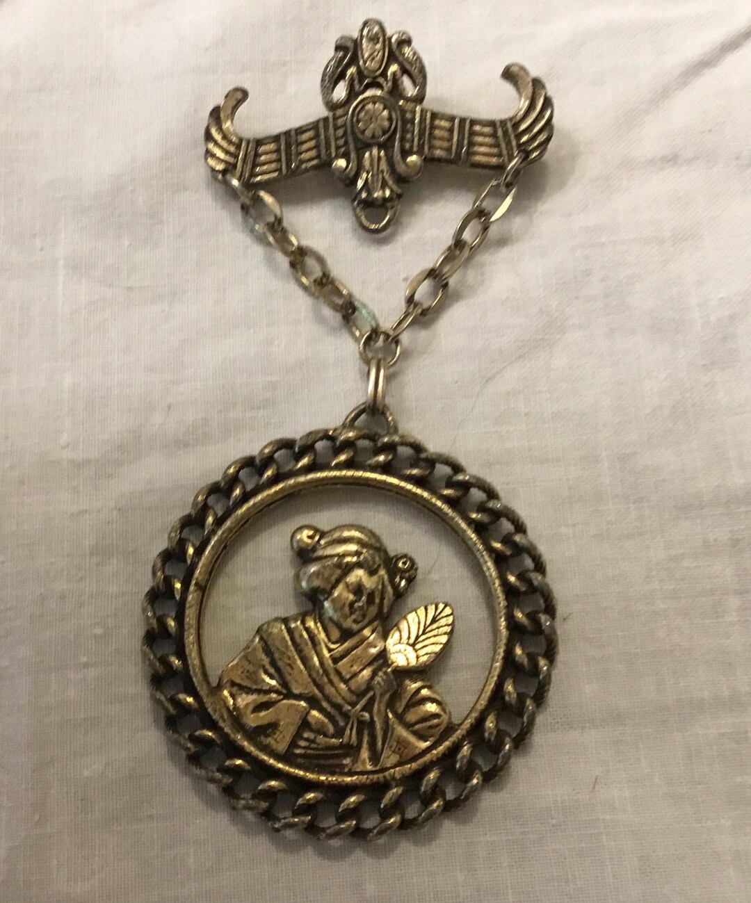Vintage Medal Style Geisha Girl Brooch - Etsy