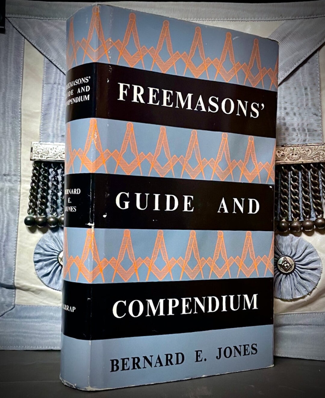 FREEMASONS GUIDE & COMPENDIUM Bernard E. Jones Large Illustrated ...
