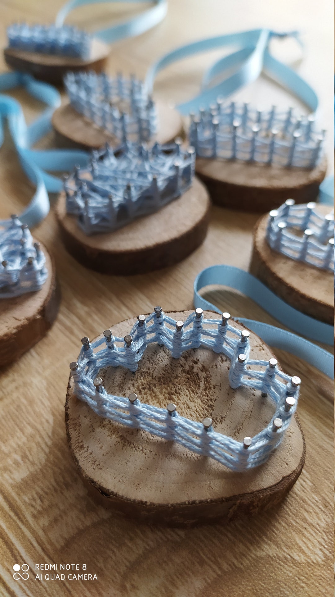 Petite décoration en string art nuage, sur rondin. - Etsy France