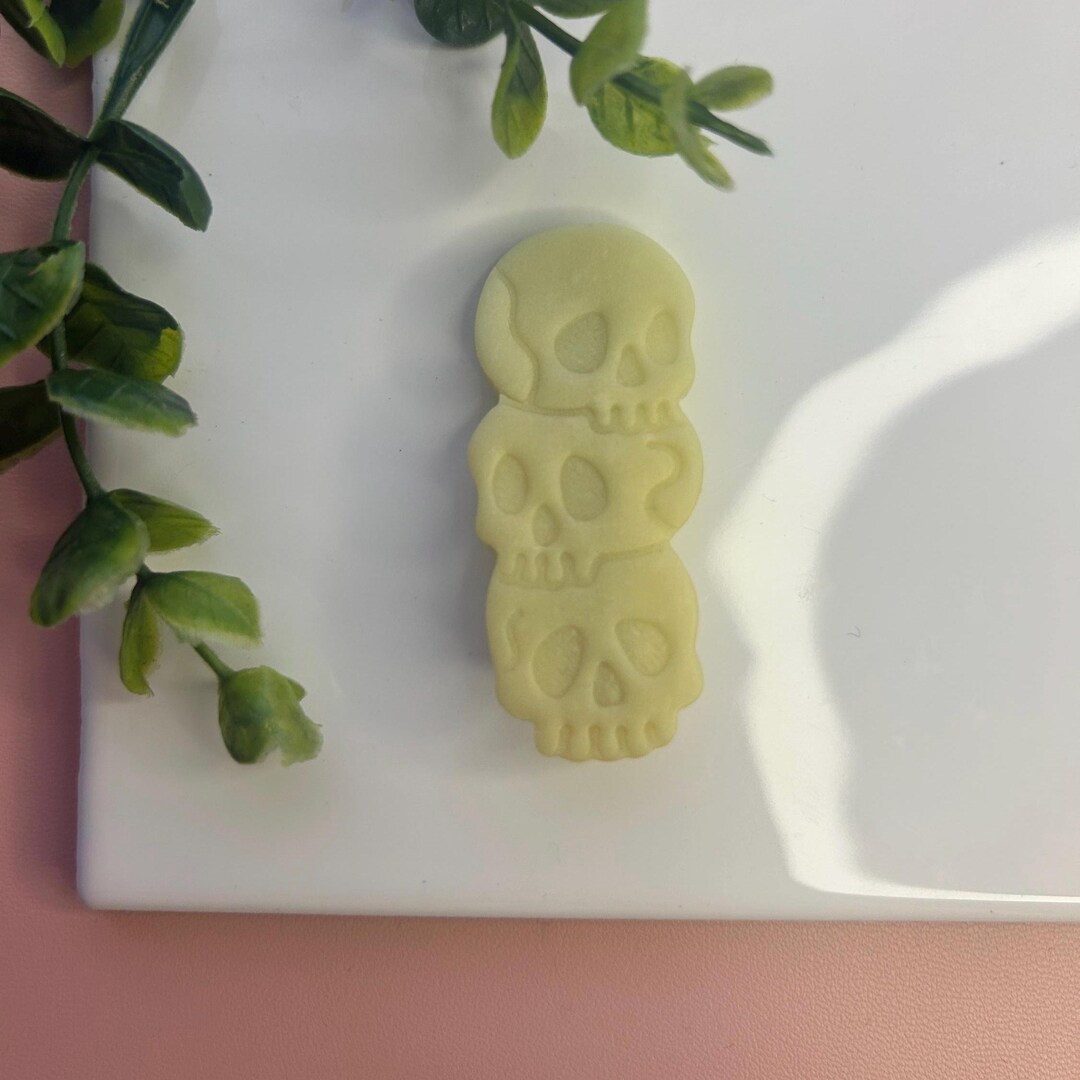 Glow in the Dark Skull Hair Barrette – Spooky Cute Halloween Hair Clip ...