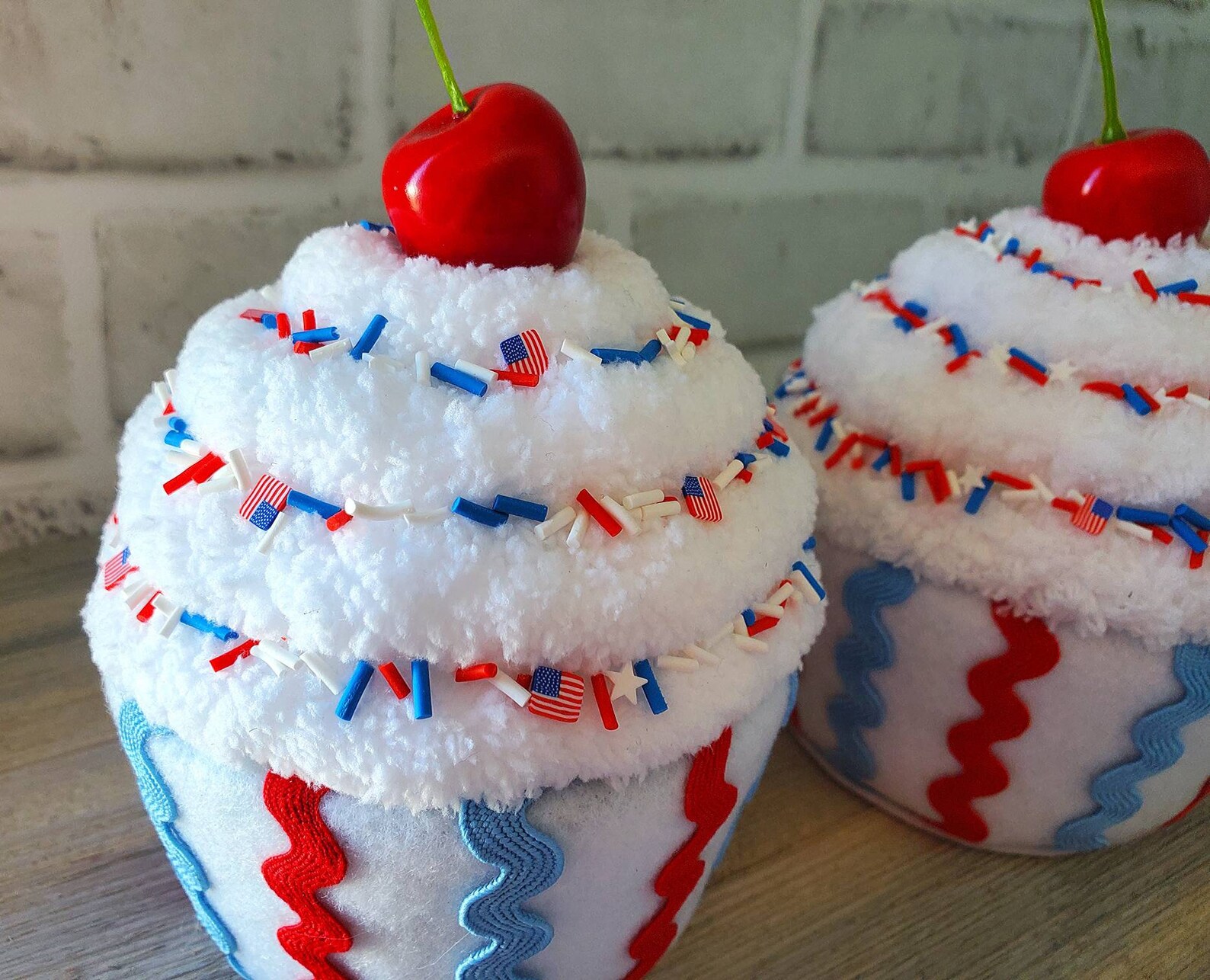 4th of July Patriotic Faux Cupcakes, Yarn Cupcake Wreath Attachment ...