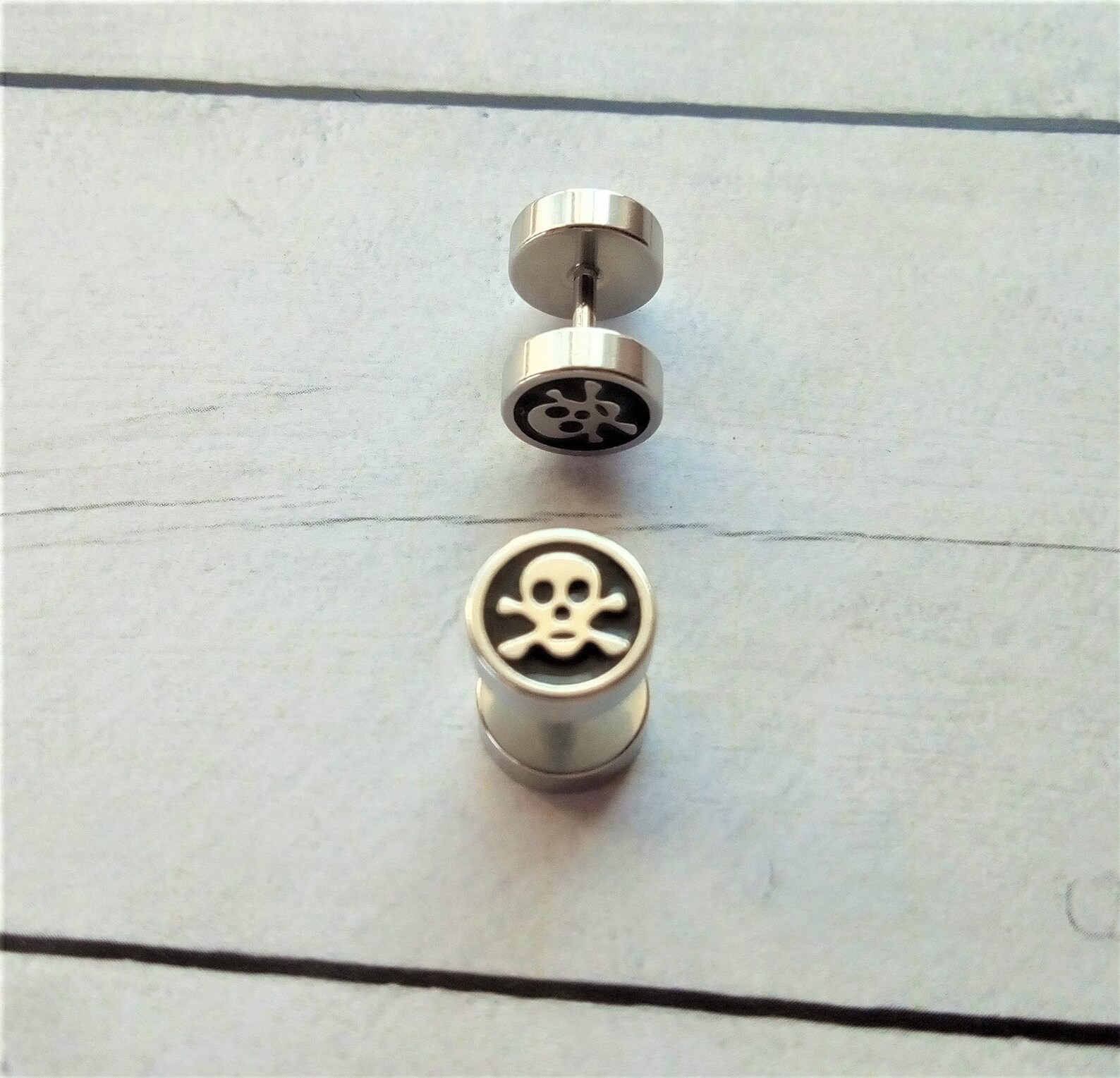 Pirate Earring for Men Made of Stainless Steel With Skull - BLACK BEARD ...