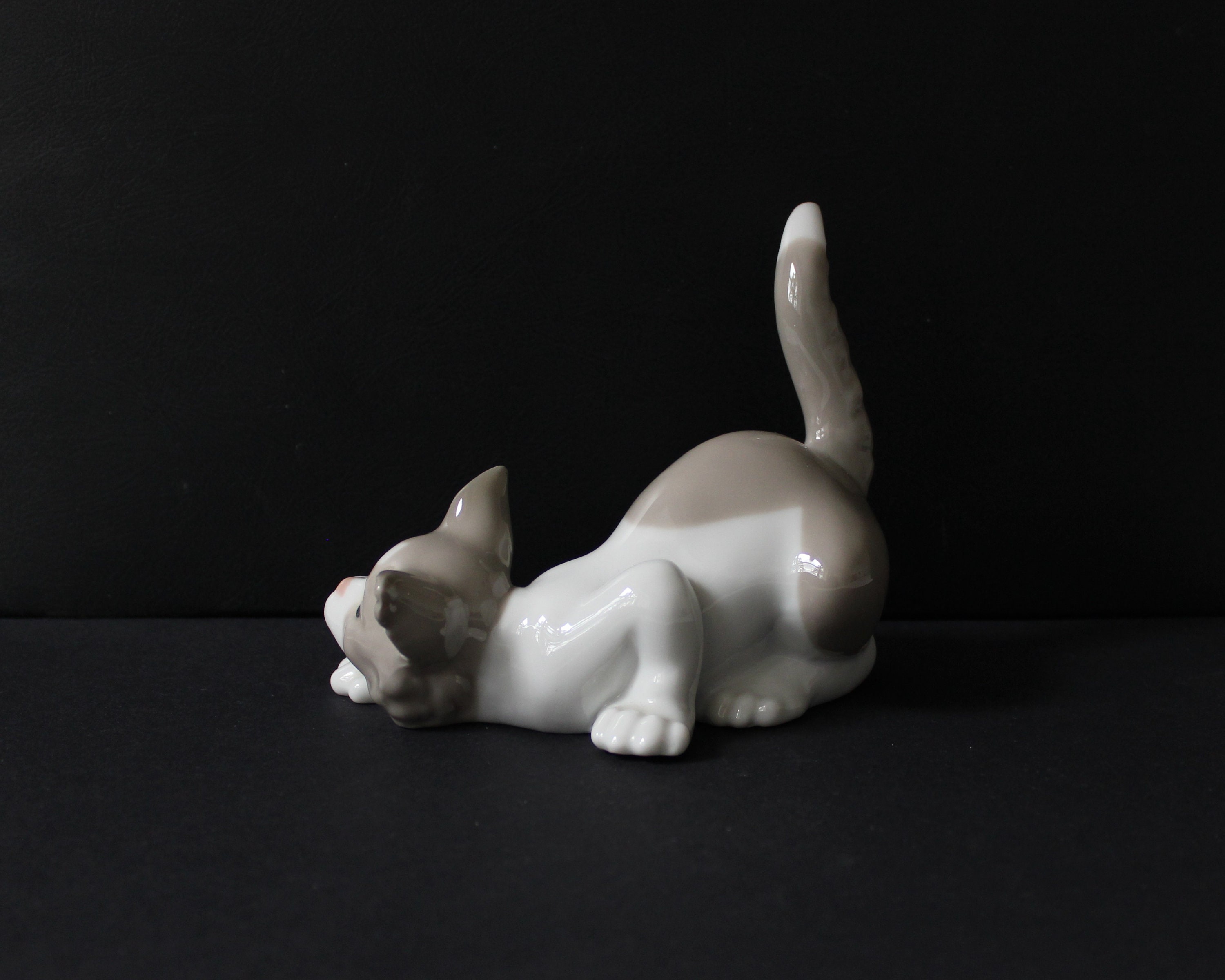 Vintage Lladro Cat, 1981 Attentive Cat Figurine, Model 05112, Lovely ...
