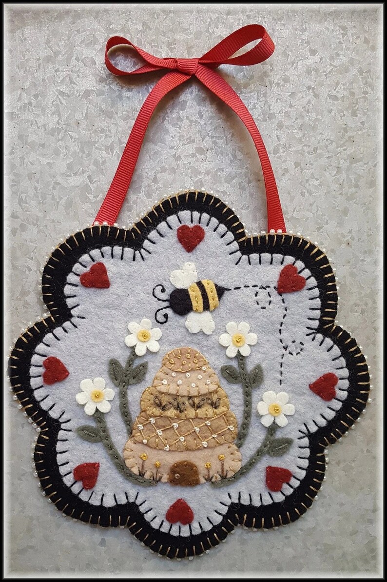Pre-washed Wool Felt Penny Rug Kit - Bee Kind - Penny Lane Primitives ...