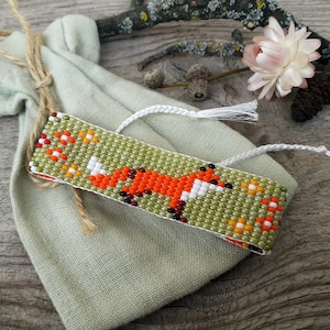 Fox Bracelet, Beaded Bracelet With Little Fox and Tiny Flowers, Hand ...