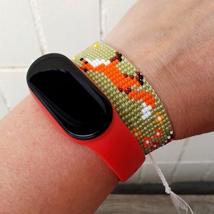 Fox Bracelet, Beaded Bracelet With Little Fox and Tiny Flowers, Hand ...