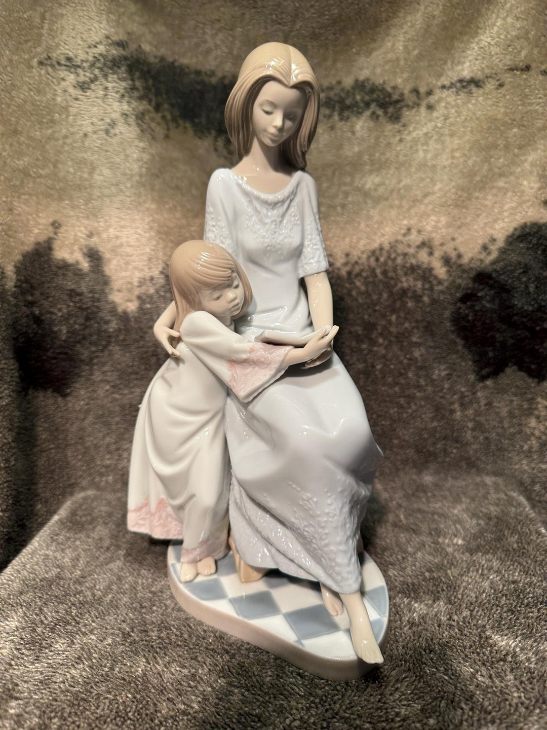 10.5" Tall LLADRO Porcelain Figure of a Young Mother and Daughter ...