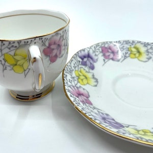 Roslyn Sweet Pea 8281 Teacup and Saucer - Etsy