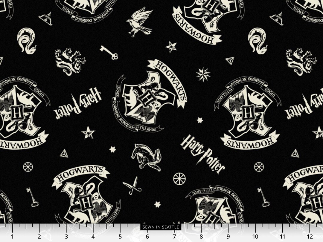 HARRY POTTER Fabric Harry Potter Items and Hogwarts Crests Tossed on ...