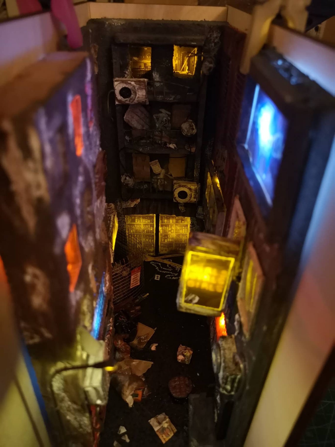 Crime Scene / Dark Alley Book Nook - Etsy