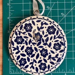 Small Wooden Round Plaque Key Jewelry Holder Hook Wall Decor Hanging ...