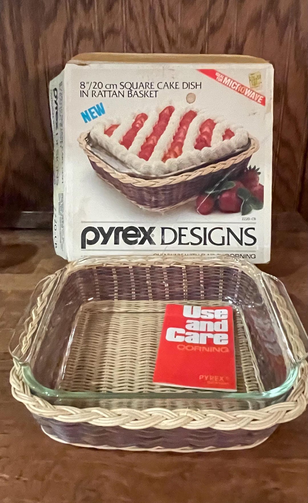 Pyrex Designs 8 X 8 Brownie or 2 Quart Casserole Dish With Basket ...