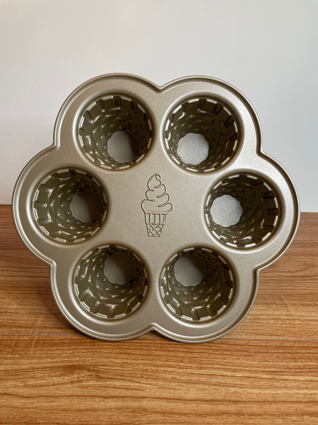 Ice Cream Cone Nordic Ware Heavy Aluminum Cake Pan Party Supplies Cake ...