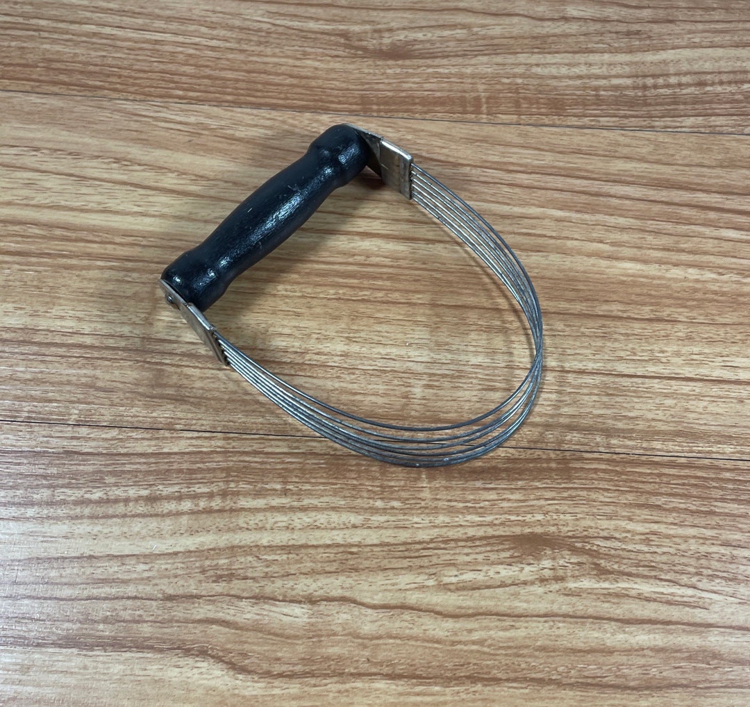 Black Handle Pastry Cutter - Vintage Pie Crust Cutter - Farmhouse Decor ...