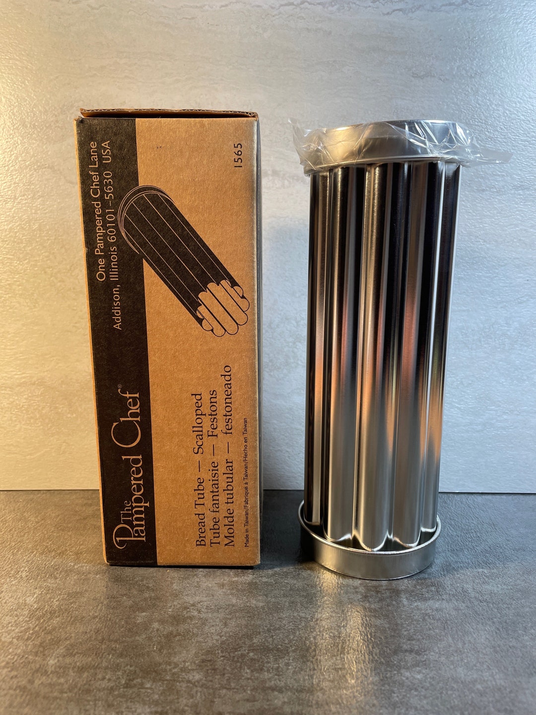 Vintage Pampered Chef Scalloped Bread Tube #1565 - 1990’s - Bread Loaf ...