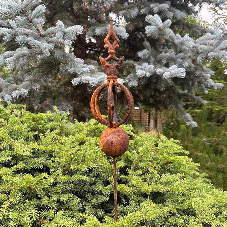Rusty Metal Garden Finial Stakes, Vintage Yard Art - Etsy