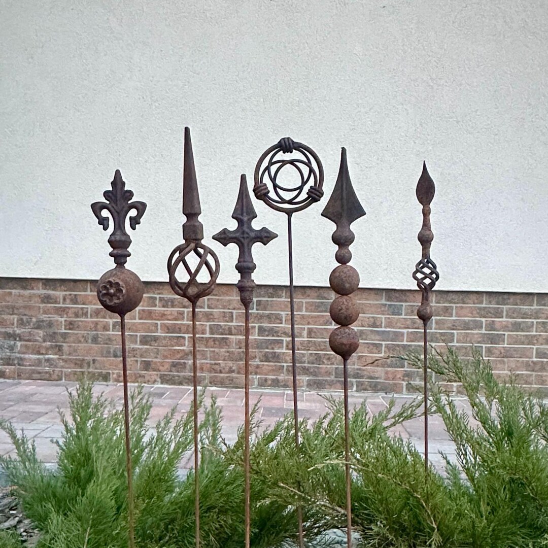 Rusty Metal Garden Stakes, Rusty Set of 6 Metal Peaks, Garden Art ...