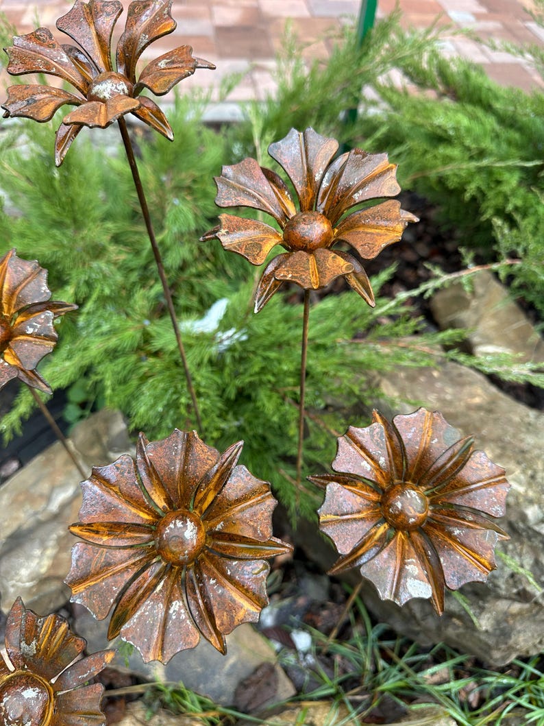 Unique Rusty Metal Flower Garden Stakes, Set of 6 – Outdoor Metal Art ...