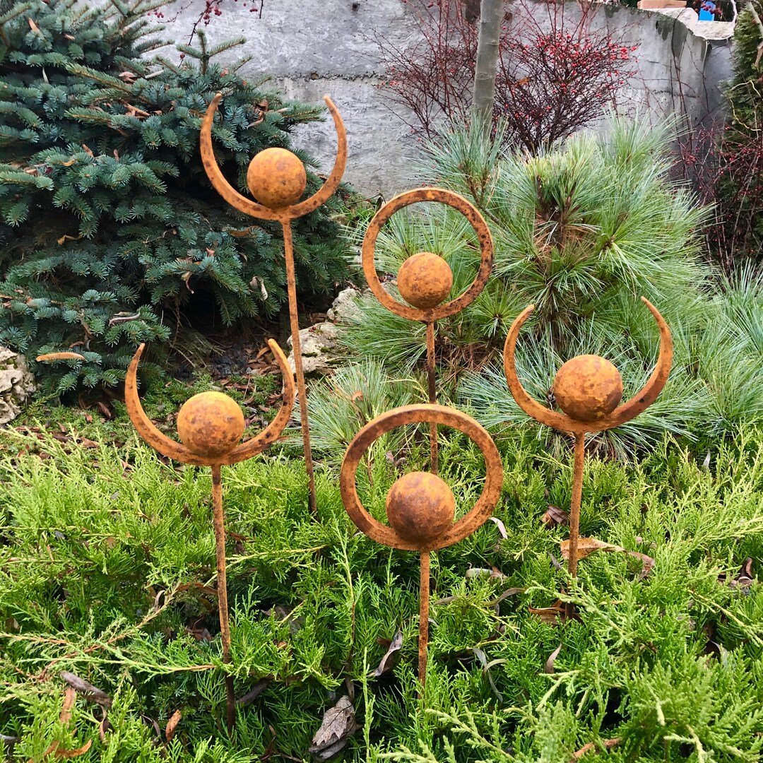 Set of 5 Rusty Metal Garden Stakes, Rusty Garden Finials, Metal Garden ...