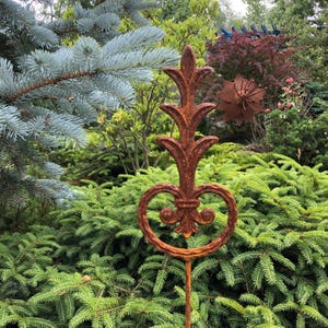 Rusty Finial Garden Stake – Metal Yard Art, Outdoor Garden Decor ...